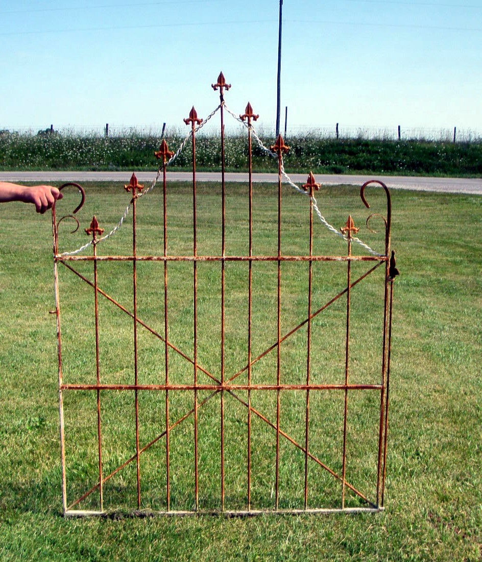 66" Rusty Wrought Iron White Swag Gate - Trellis