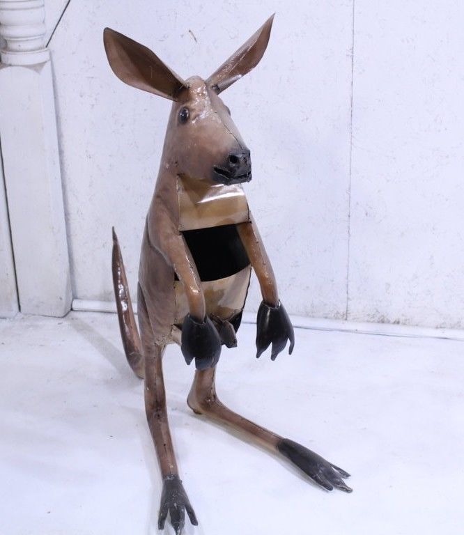 Brown Metal 34" Kangaroo Zoo Animal Lawn Decoraton