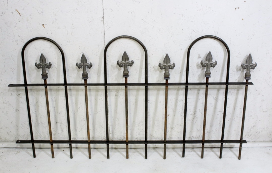 Old World 2ft Tall Border Fence - Triple Hoop