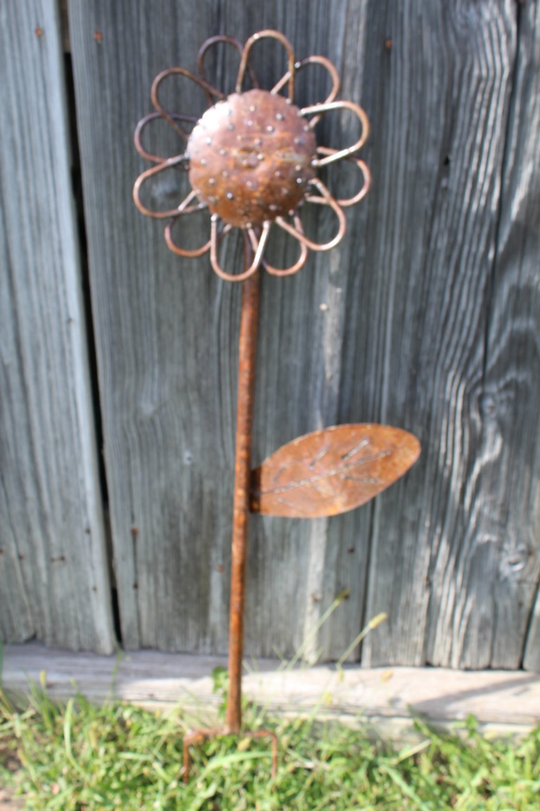 Small Rusty Metal Flower Garden Stake Garden Decoration