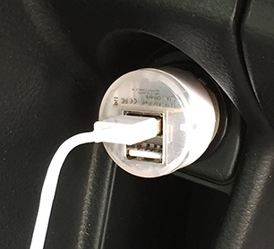 Apple iPhone SE Charger for the Car With Lightning USB Cable