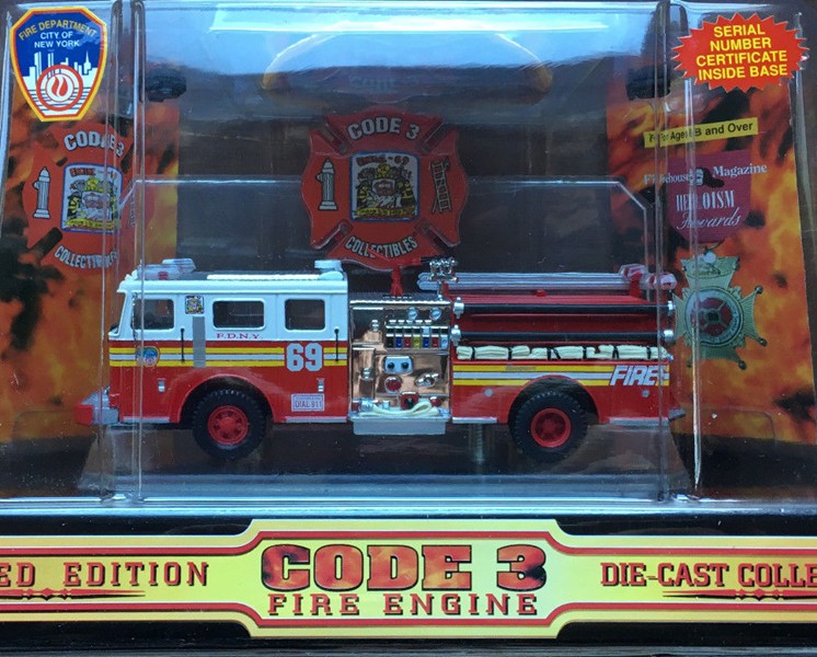 Code 3 FDNY Seagrave Pumper Engine 69 (12208-0069)